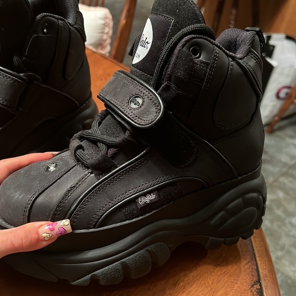 Buffalo London | Shoes | Black Buffalo London Platform Sneakers | Poshmark